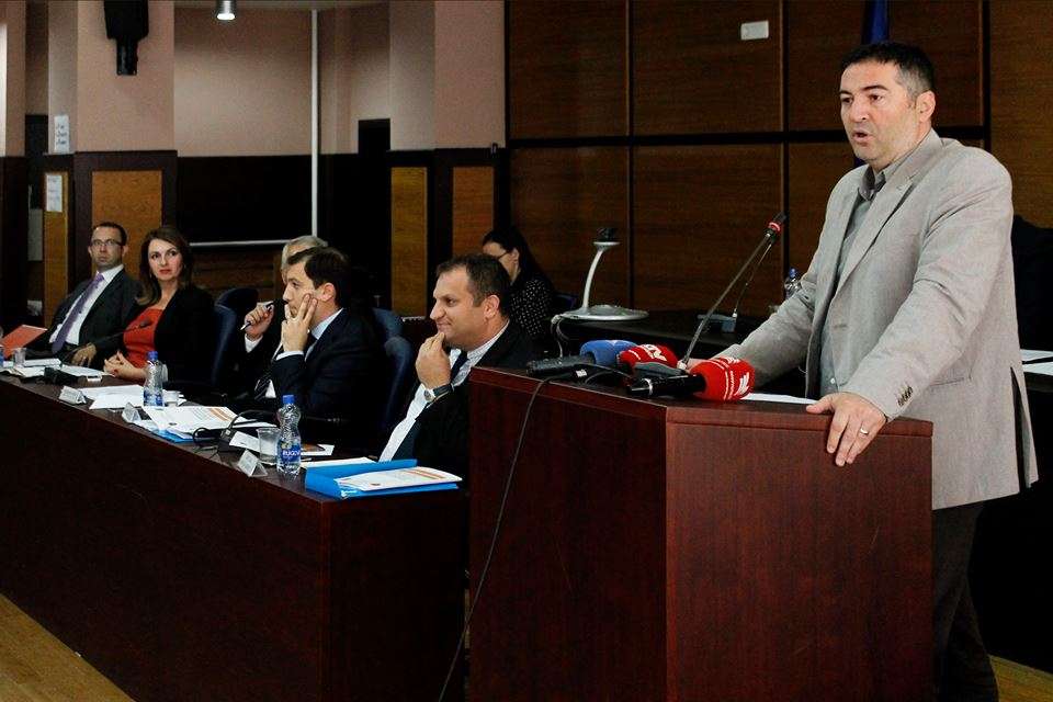 Kush kë e luti për koalicion? Lirak Çelaj e quan Pinokio Shpend Ahmetin ...