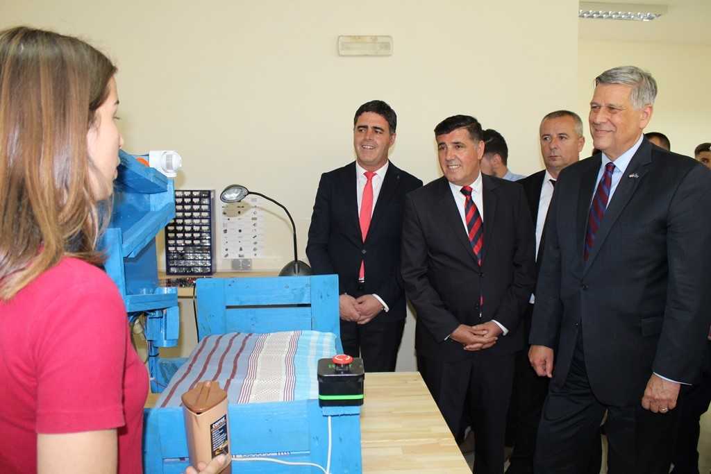 Në Gjilan inaugurohet Qendra për Karrierë dhe Ndërmarrësi – Lajmi.net