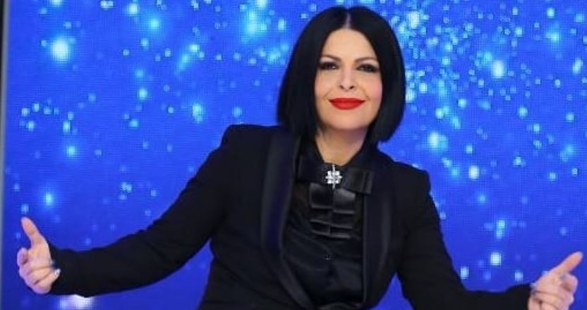 “Dhimbja kthehet në forcë”, Aurela me fjalë prekëse për këngën e ... “Dhimbja kthehet në forcë”, Aurela me fjalë prekëse për këngën e ...