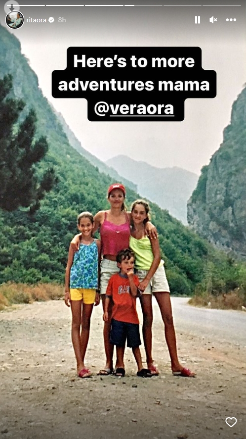 Rita Ora publikon fotografi nga koha kur me familj - Syri Kosova ...