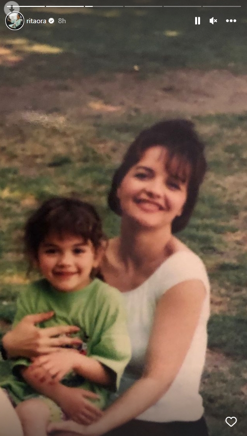 Rita Ora publikon fotografi nga koha kur me familj - Syri Kosova ...