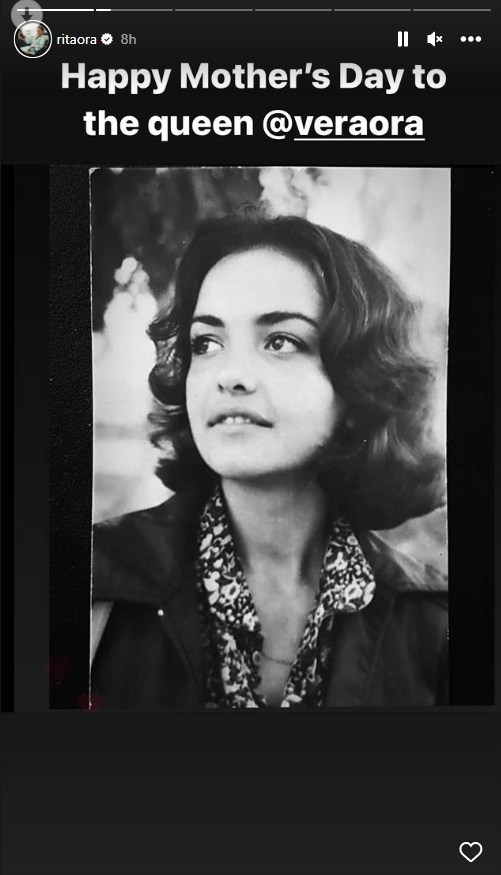 Rita Ora publikon fotografi nga koha kur me familj - Syri Kosova ...