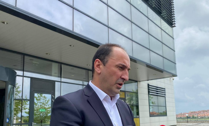 Liburn Aliu niset ta vizitojë Lulzim Hetemin në komunë, komandanti i ...