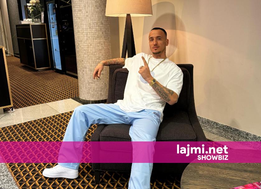 Getinjo publikon foto duke falur namaz, ka edhe një mesazh – Lajmi.net