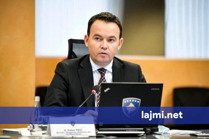 E konfirmon Prokuroria Speciale- Faton Peci është duke u intervistuar ...